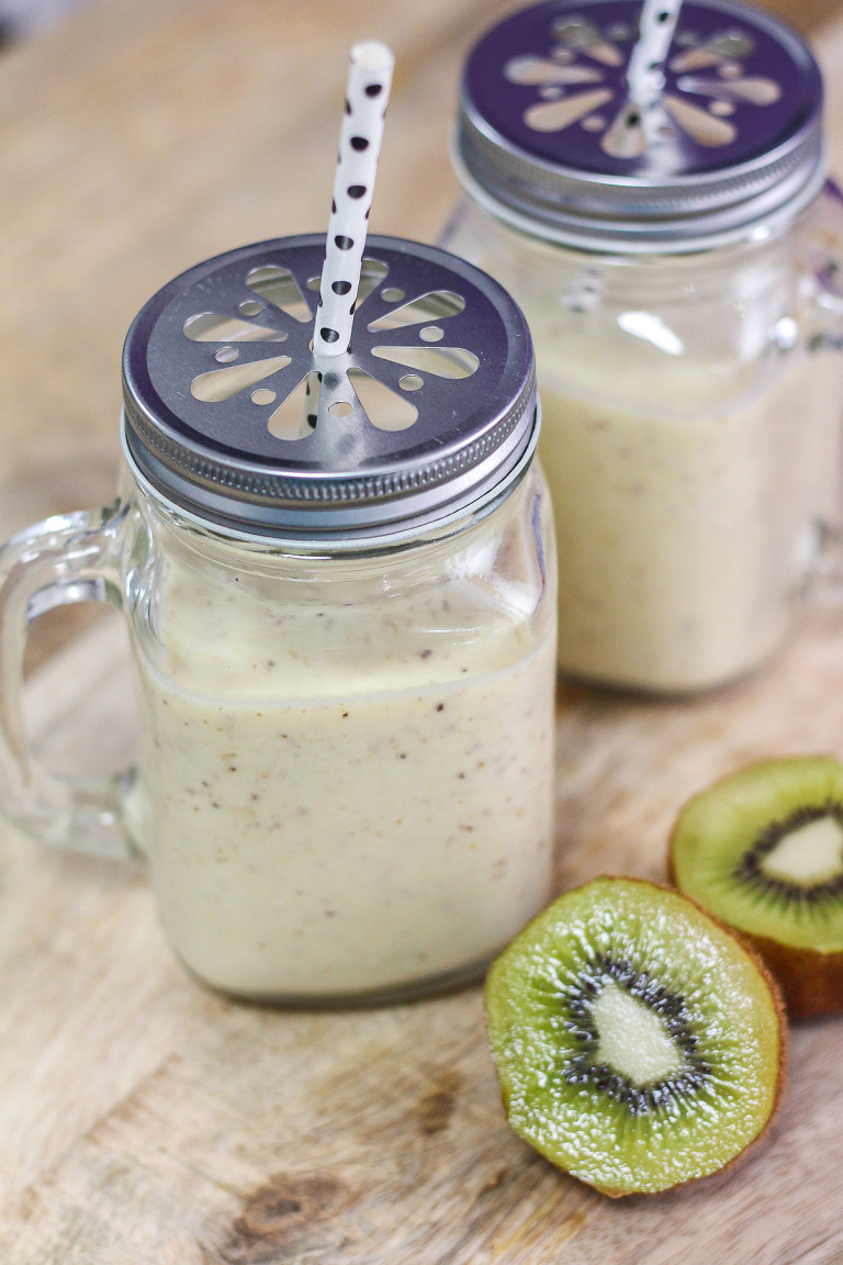 Kiwi and Banana Smoothie - Maya Kitchenette